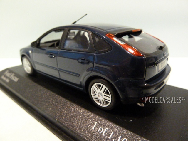 Ford Focus Hatchback Dark Blue 1:43 400084000 MINICHAMPS diecast model ...