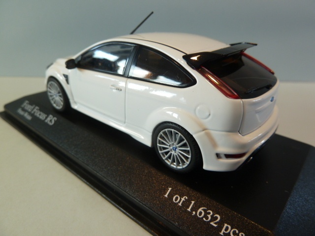 Ford Focus RS White 1:43 400088100 MINICHAMPS diecast model car / scale ...